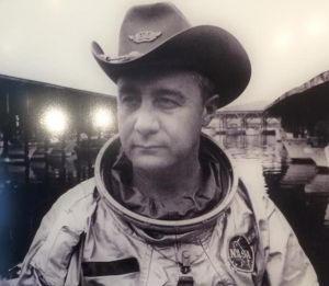 THE FAKE MOON LANDING & THE MURDER OF GUS GRISSOM – Fighting Monarch
